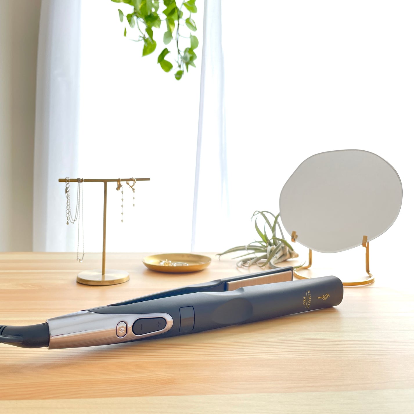 【公式】KINUJO Pro(絹女プロ)ストレートヘアアイロン【1年保証】 – 髪との暮らし。